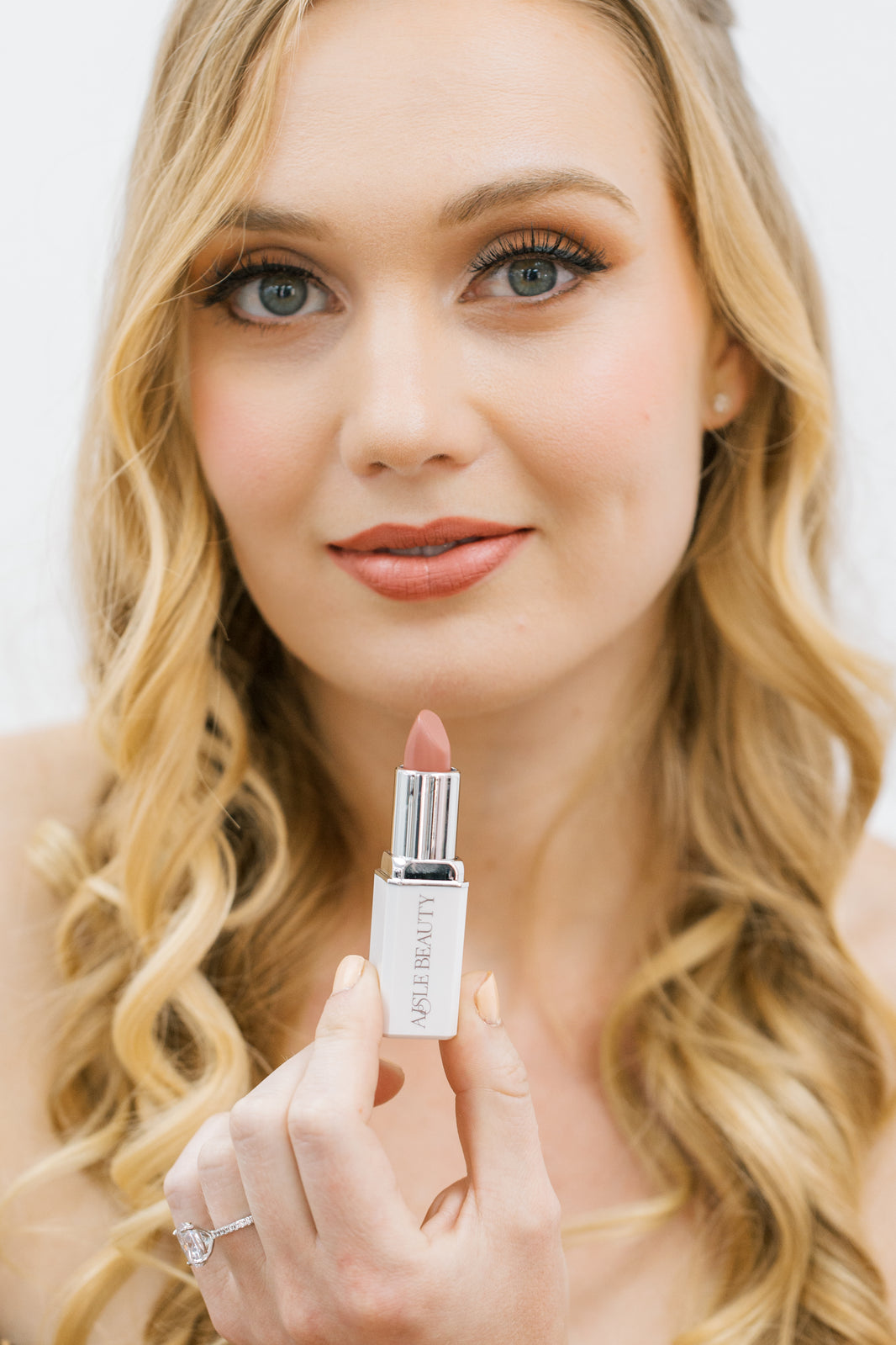 Wedding Lipstick and bridal makeup for weddings – Aisle Beauty